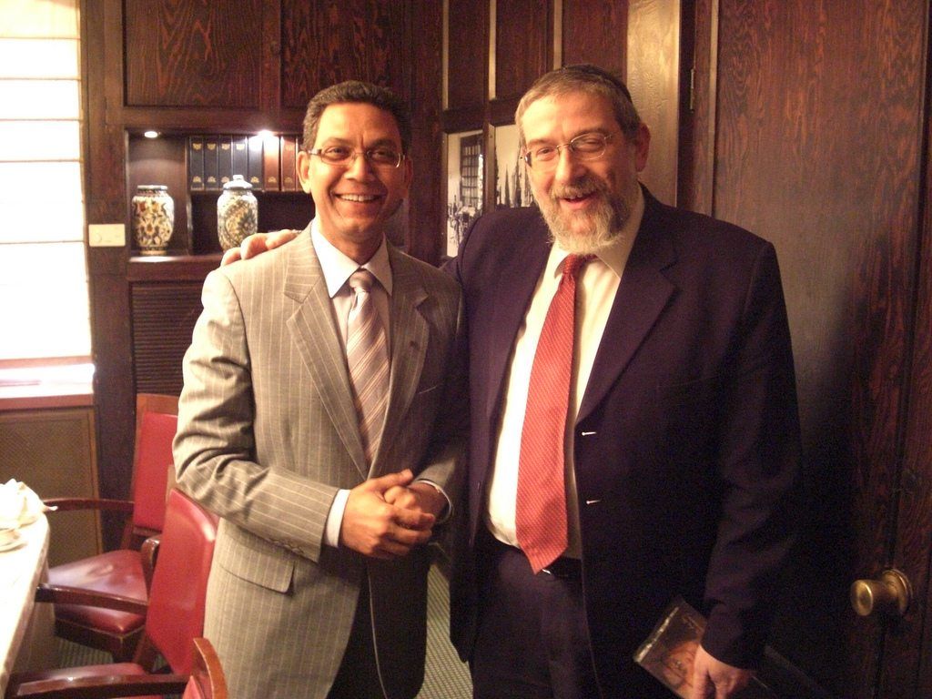 Michael Melchior (f.h.) sammen med SV-politiker Akhtar Chaudhry. (Foto ...